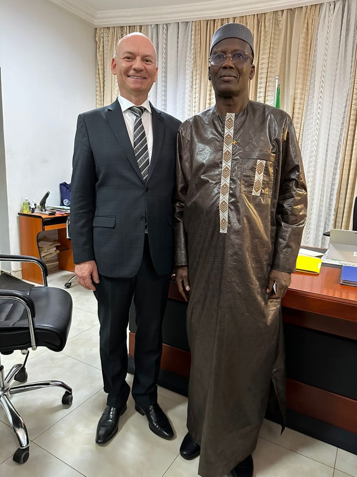 Desembargador Walter Barone debate independência judicial em reunião da ...