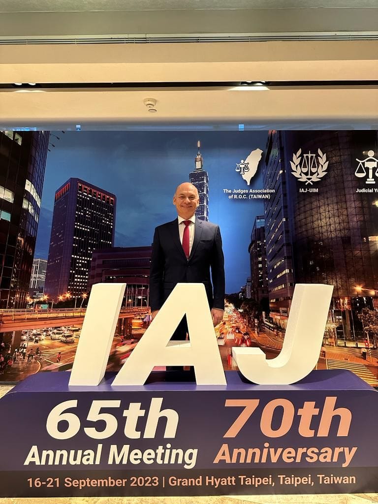 Walter Barone é eleito 1º vice-presidente da UIM e reeleito presidente ...